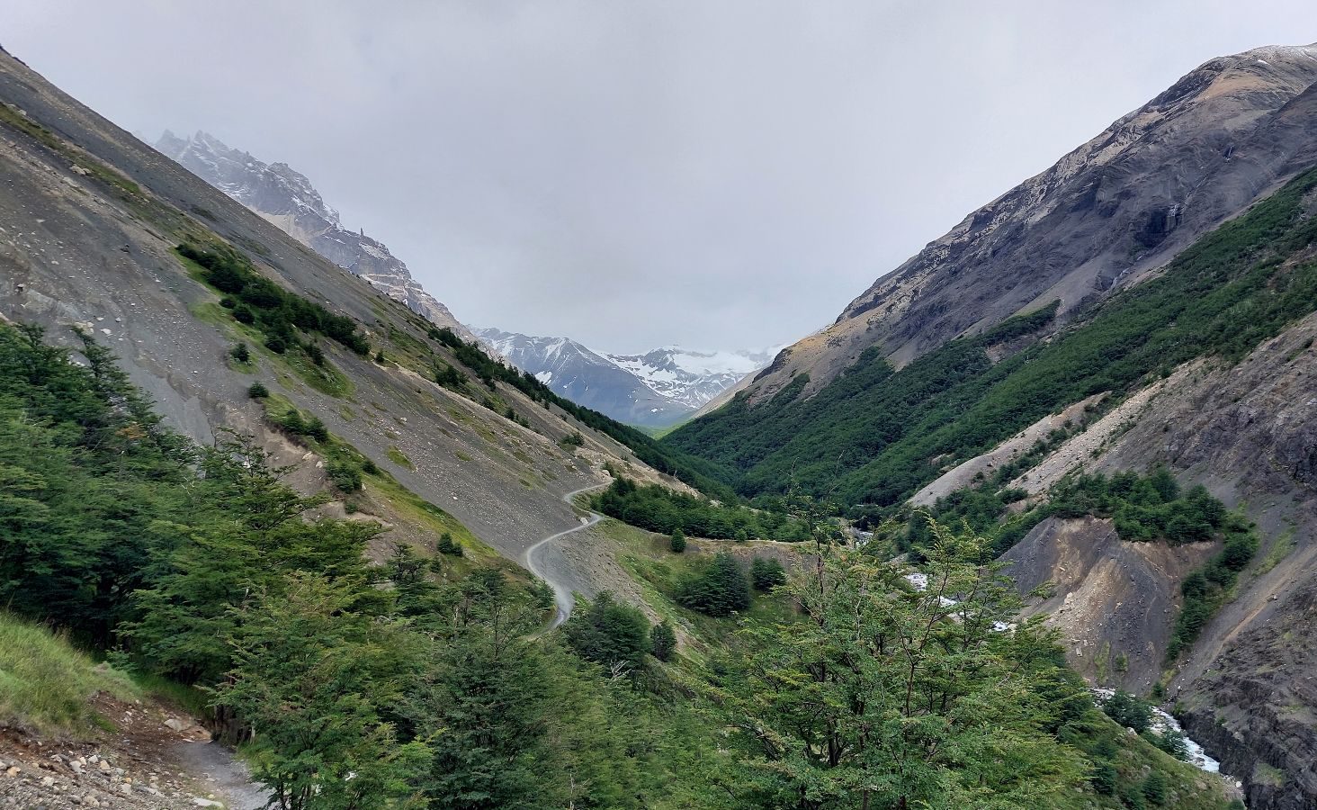 EXCURSION BASE TORRES - Patagonia Travel